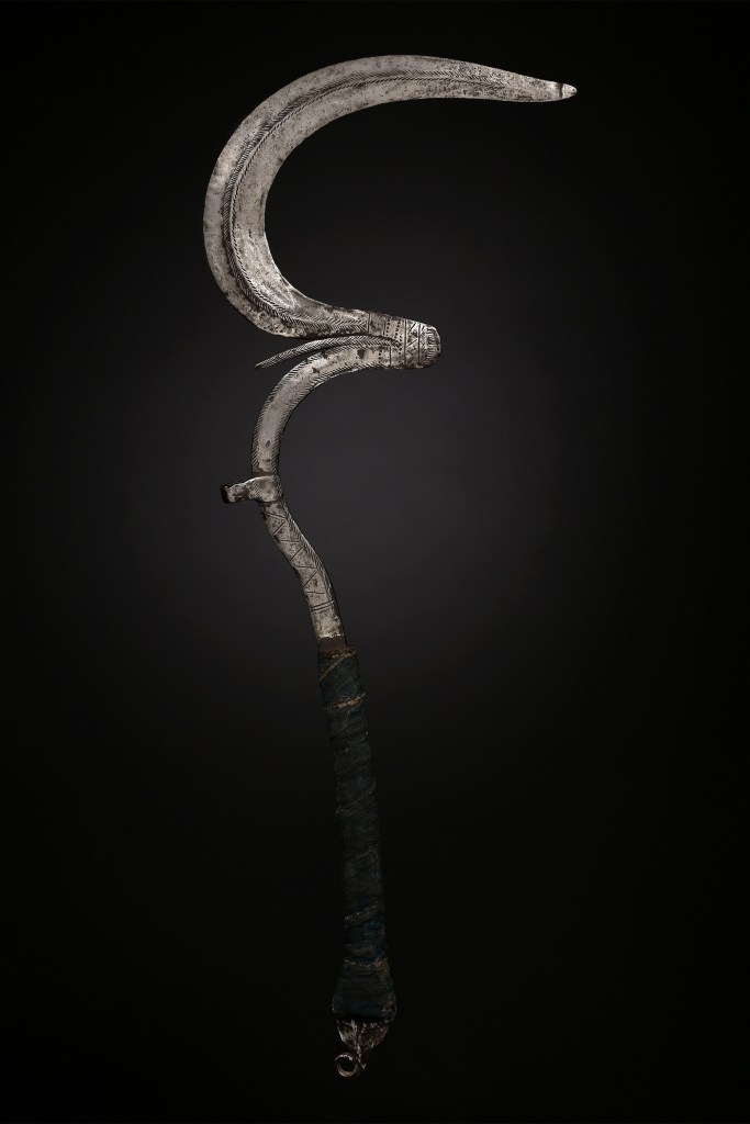 A Sengese: Traditional Matakam Throwing Knife and African Cultural ...